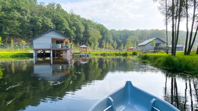 Les Lodges de la Vierre : une adresse idyllique en Ardenne